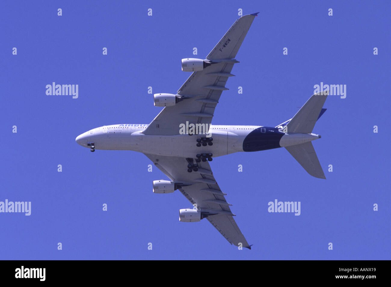 Le superjumbo airbus a380 hi-res stock photography and images - Alamy