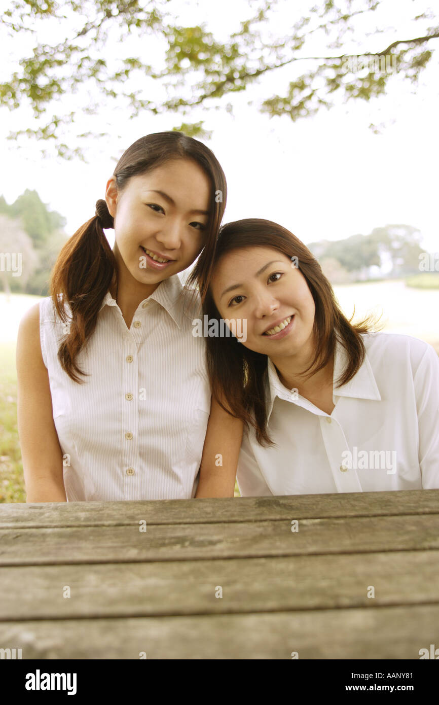 Women in park hi-res stock photography and images - Alamy