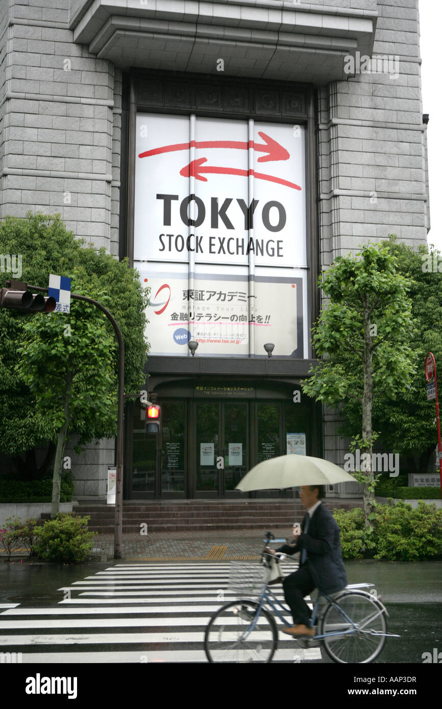 Tokyo stock exchange floor hi-res stock photography and images - Alamy