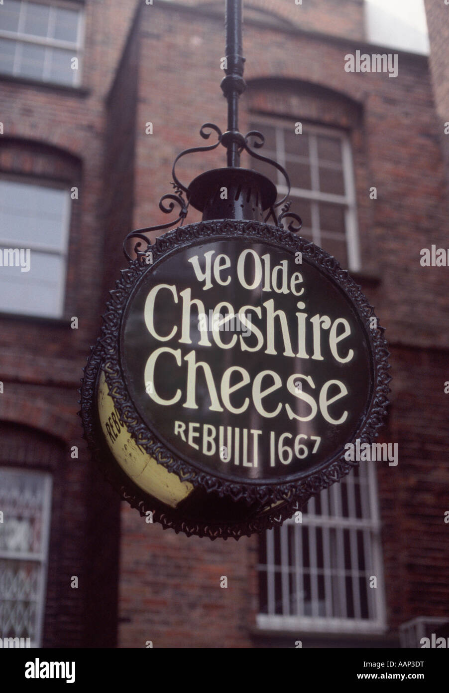 London Ye Olde Cheshire Cheese High Resolution Stock Photography and ...