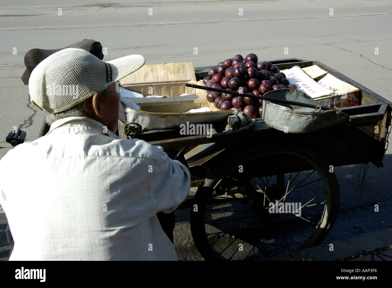 Chinese man selling fruits hi-res stock photography and images - Alamy