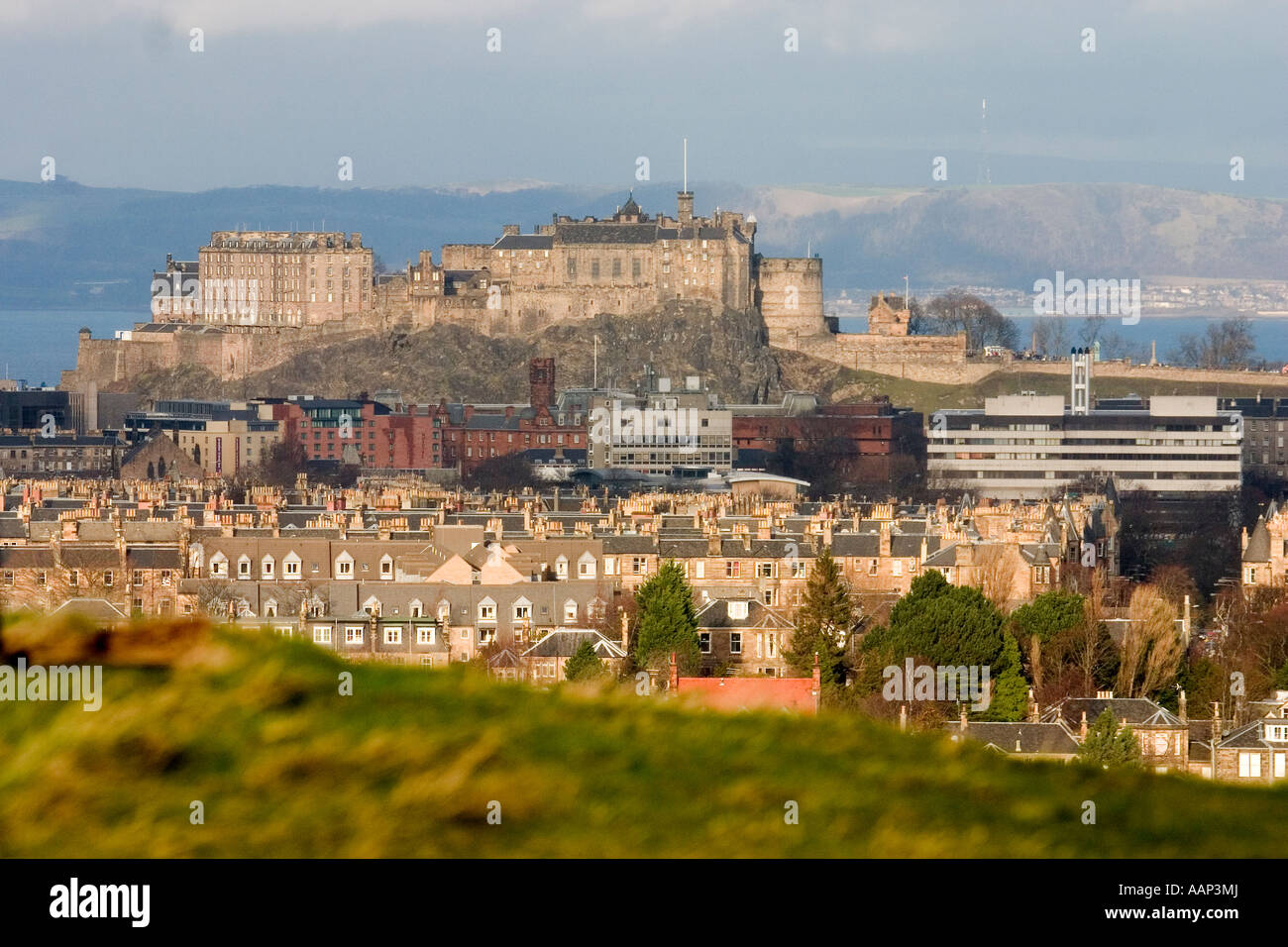 View away from edinburgh castle hi-res stock photography and images - Alamy