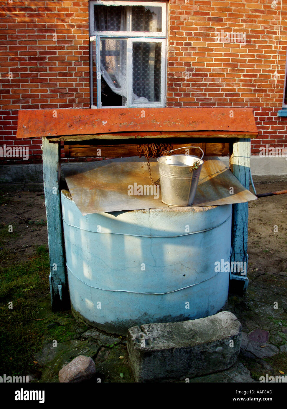 Well water bucket hi-res stock photography and images - Alamy
