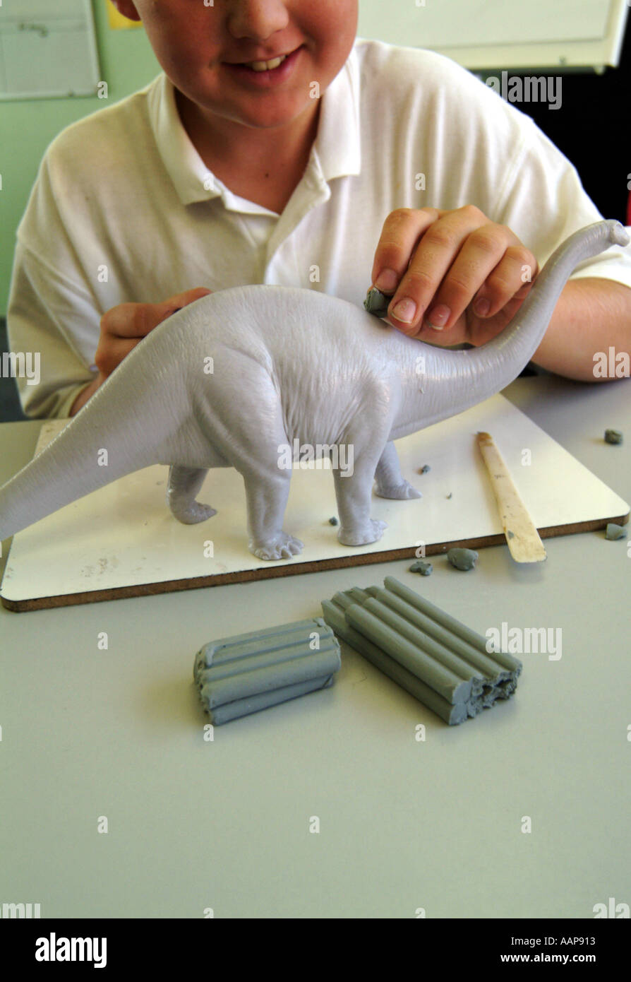 Dinosaur model making hi-res stock photography and images - Alamy