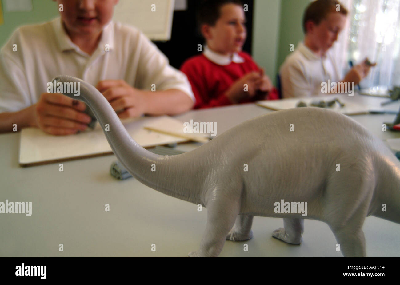 Dinosaur model making hi-res stock photography and images - Alamy