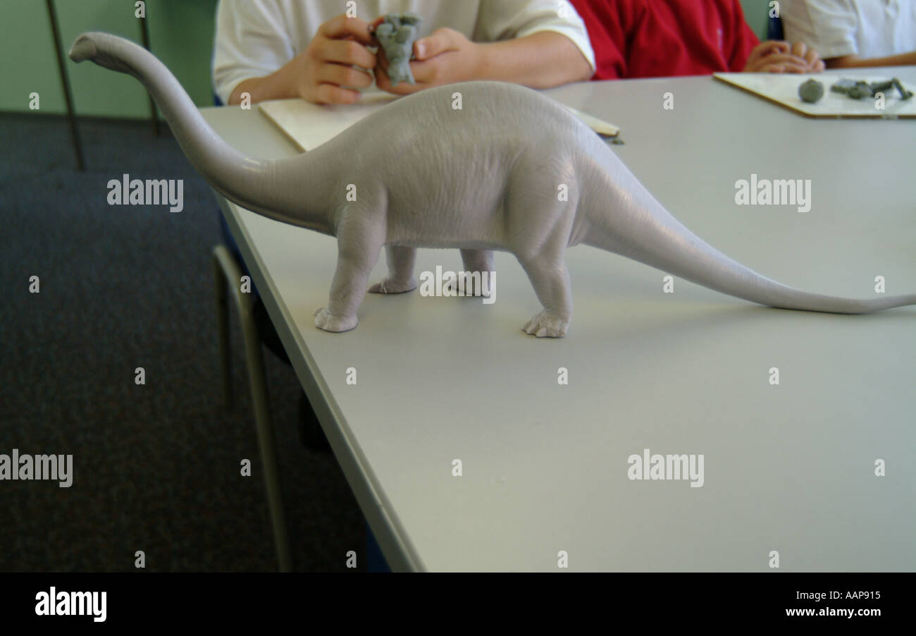 Dinosaur model making hi-res stock photography and images - Alamy