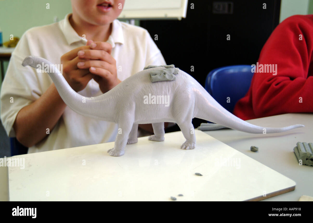 Dinosaur model making hi-res stock photography and images - Alamy