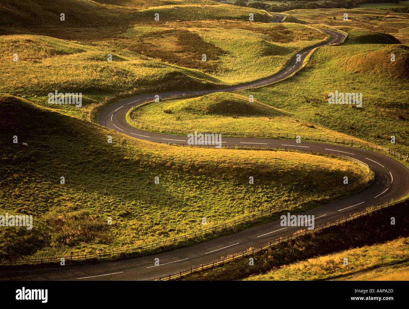 Snaking Road Mam Tor Derbyshire Stock Photo - Alamy