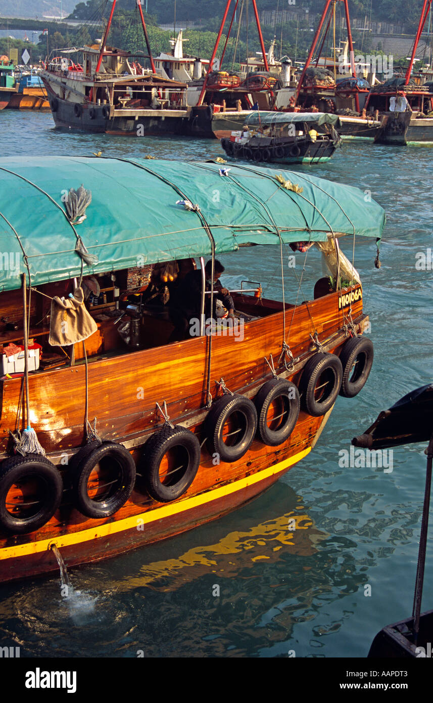 Chinese sampan boats hi-res stock photography and images - Alamy