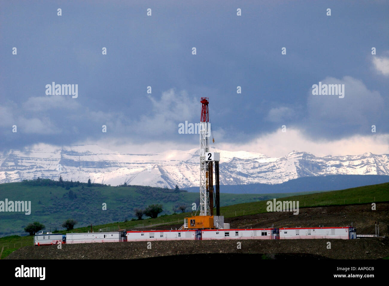 Alberta oil rig and mountains hi-res stock photography and images - Alamy