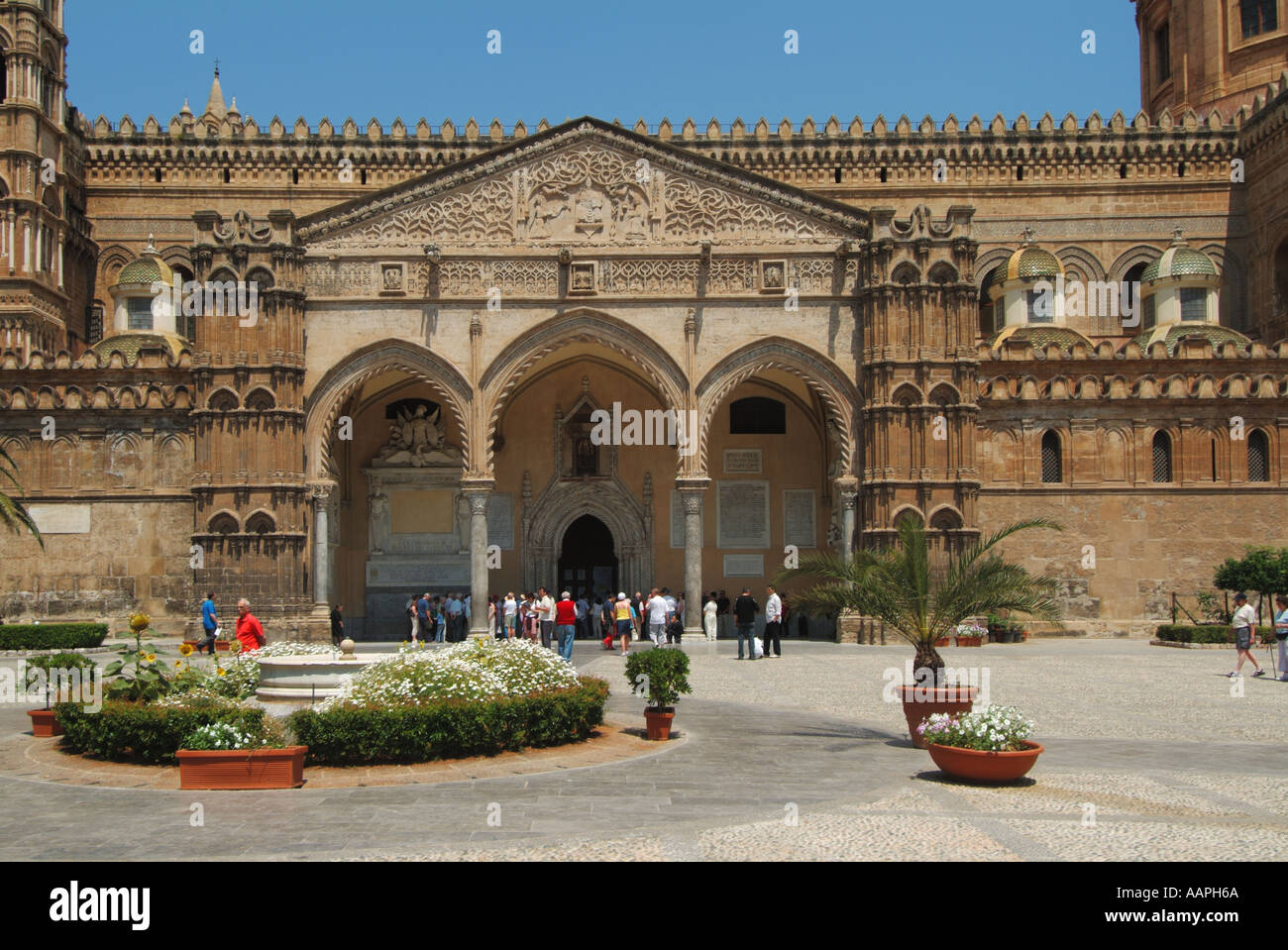 Palermo old city sicily italy hi-res stock photography and images - Alamy