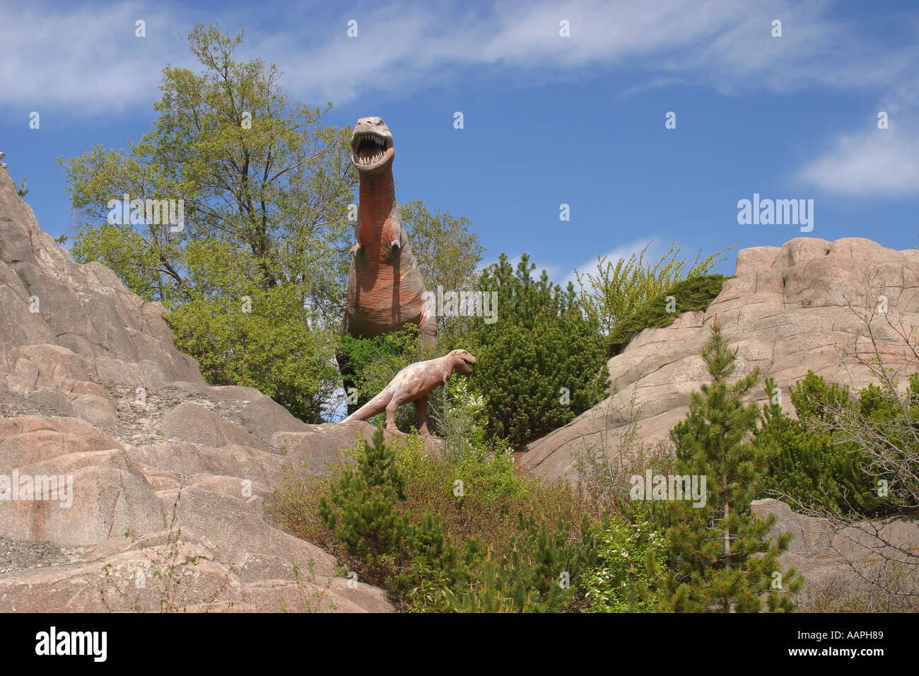 DYNAMOSAURUS Dinosaur Prehistoric Park animal sculptures inland sea and ...