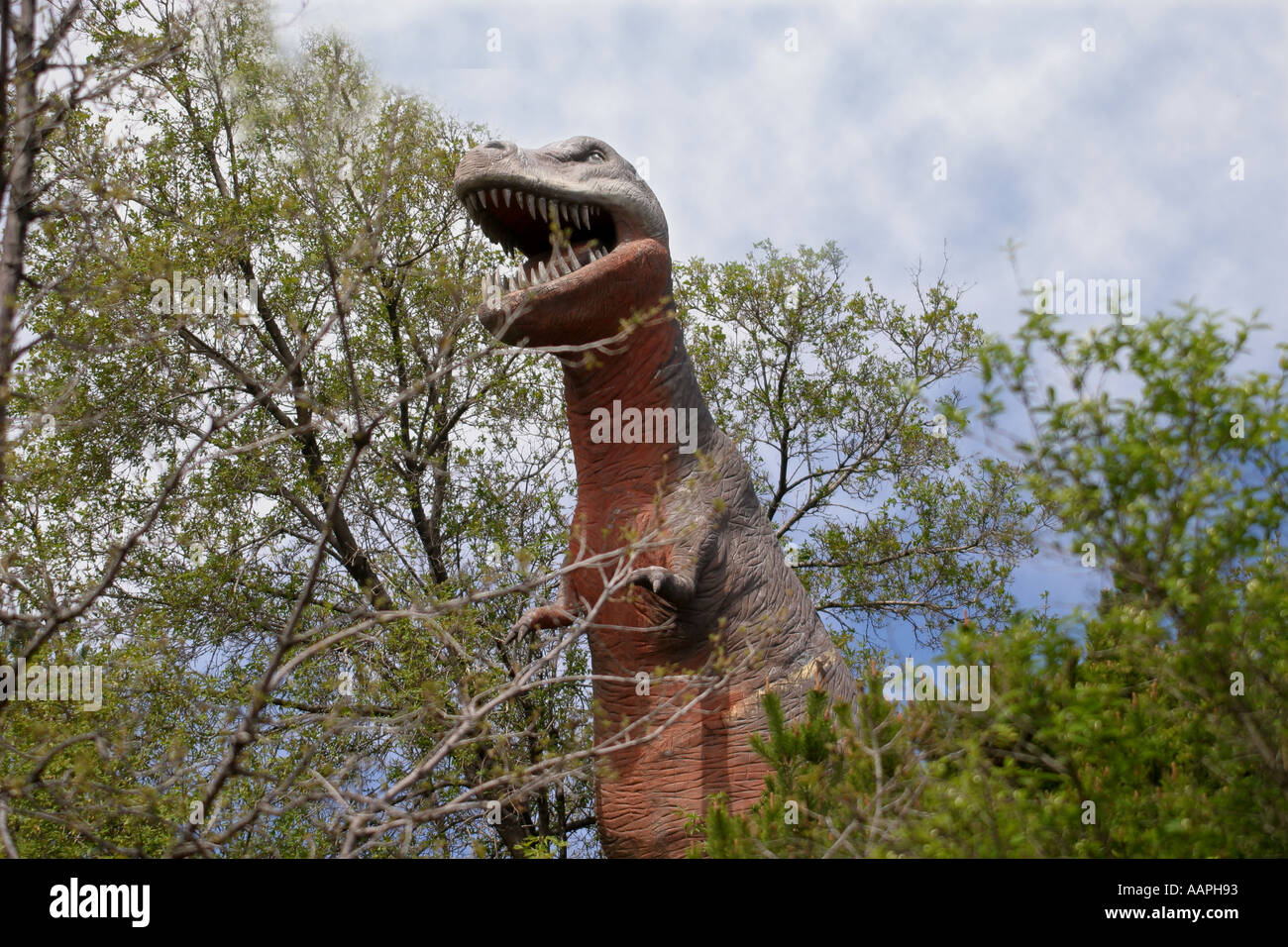 DYNAMOSAURUS Dinosaur Prehistoric Park animal sculptures inland sea and ...