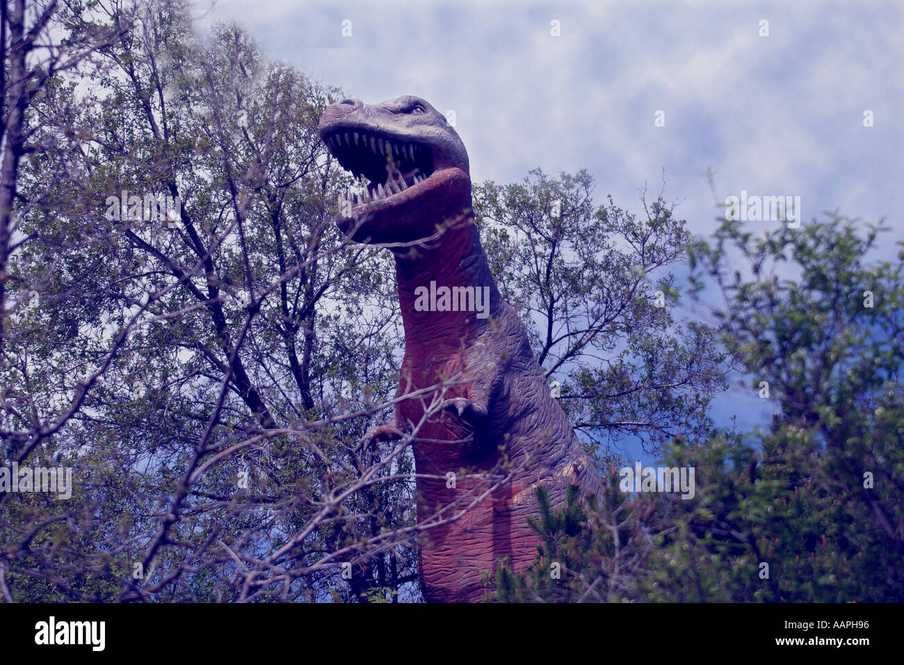 DYNAMOSAURUS Dinosaur Prehistoric Park animal sculptures inland sea and ...