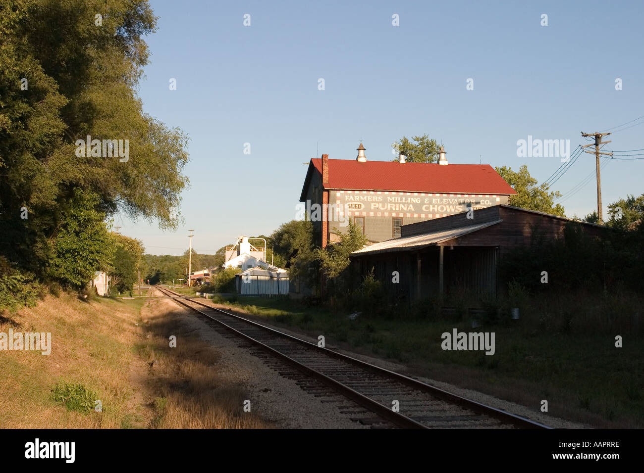 Grain depot and railroad tracks Palmyra Wisconsin USA Stock Photo - Alamy