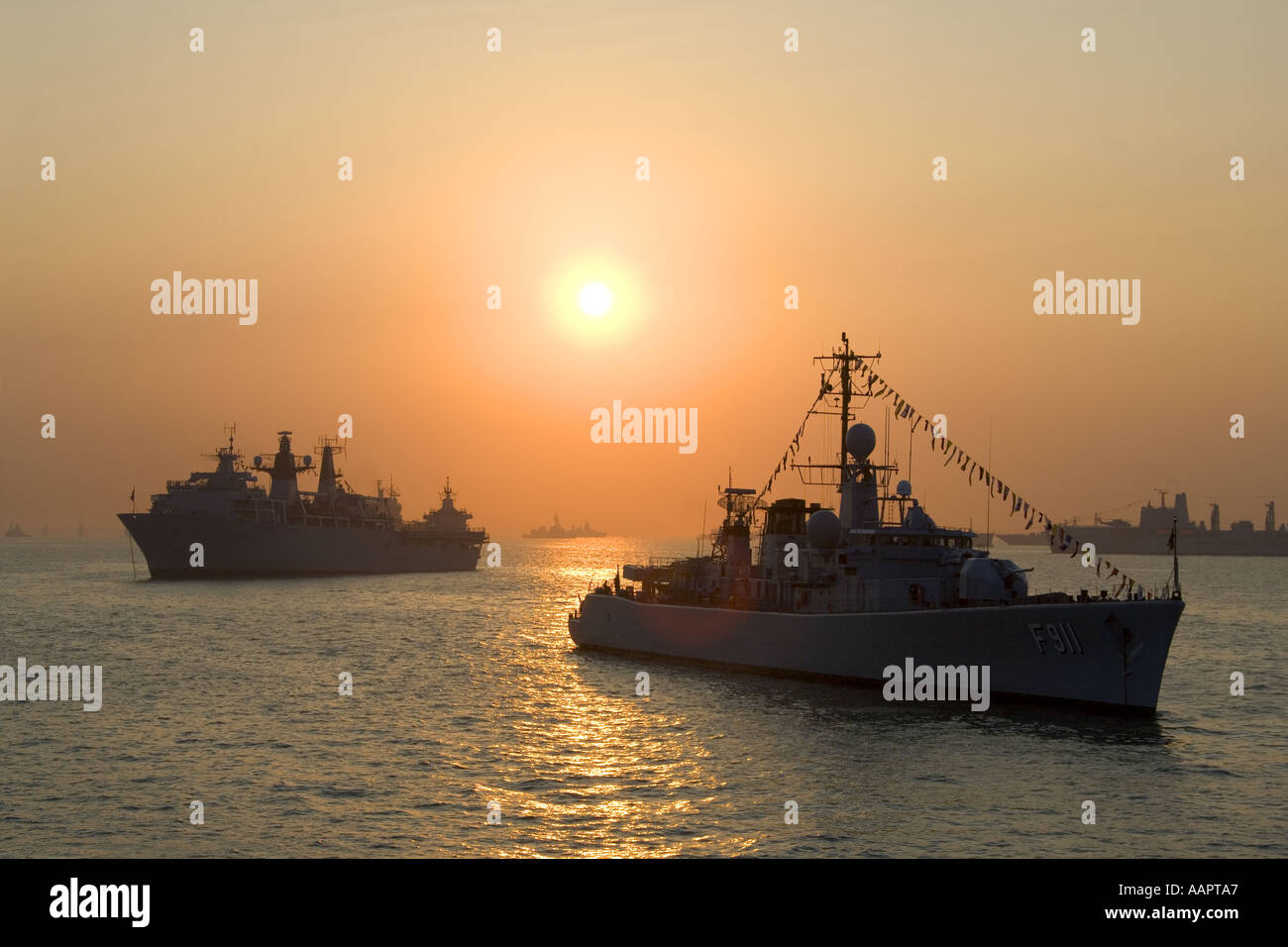 Great bulwark ship hi-res stock photography and images - Alamy