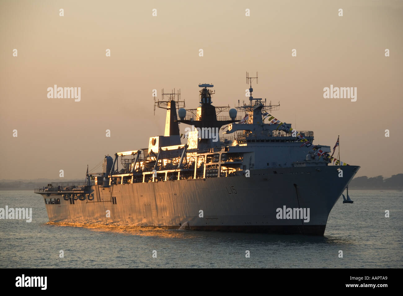 Hms bulwark hi-res stock photography and images - Alamy