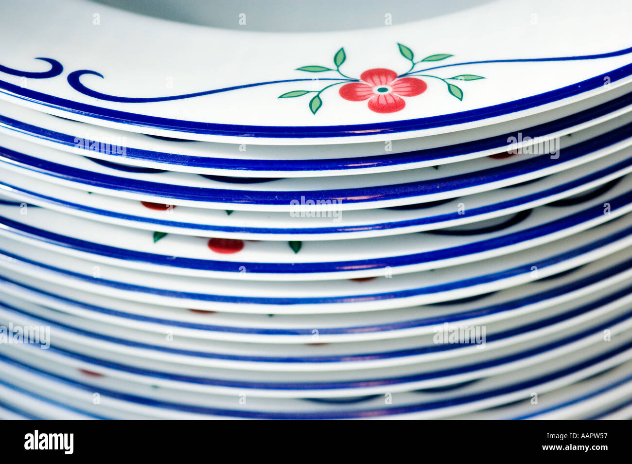 Porcelain plates hi-res stock photography and images - Alamy