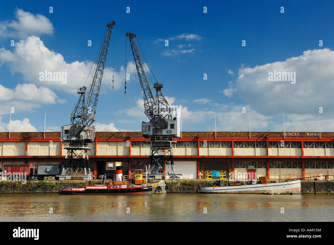 Industrial crane bristol hi-res stock photography and images - Alamy