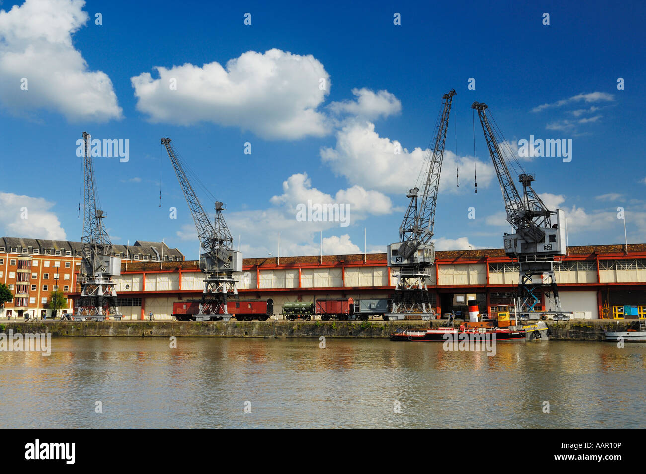 Industrial crane bristol hi-res stock photography and images - Alamy