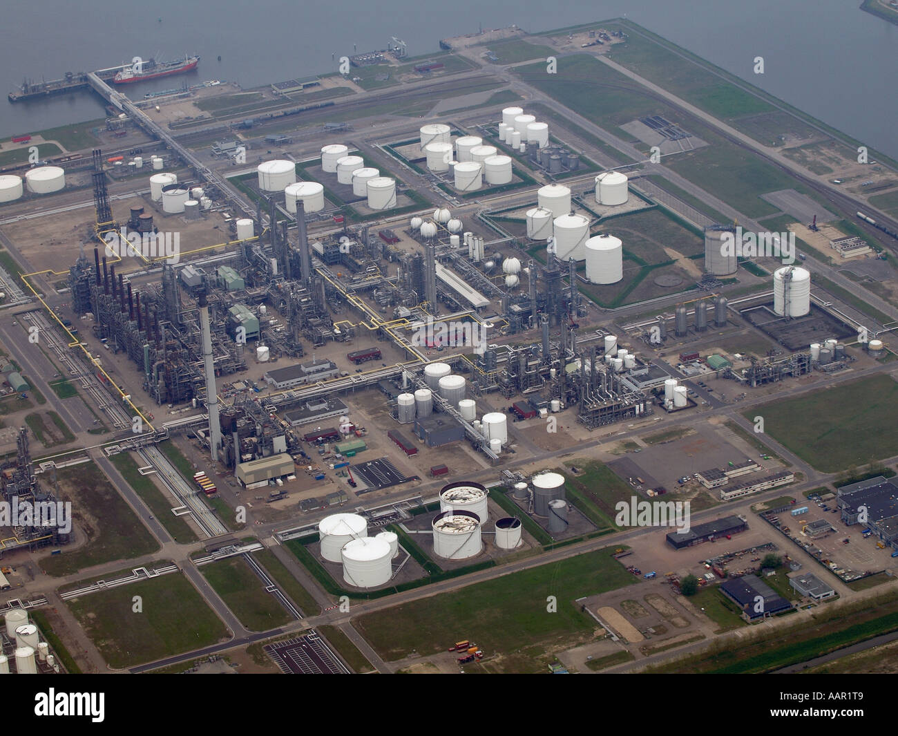 Shell Oil Tanker High Resolution Stock Photography and Images - Alamy