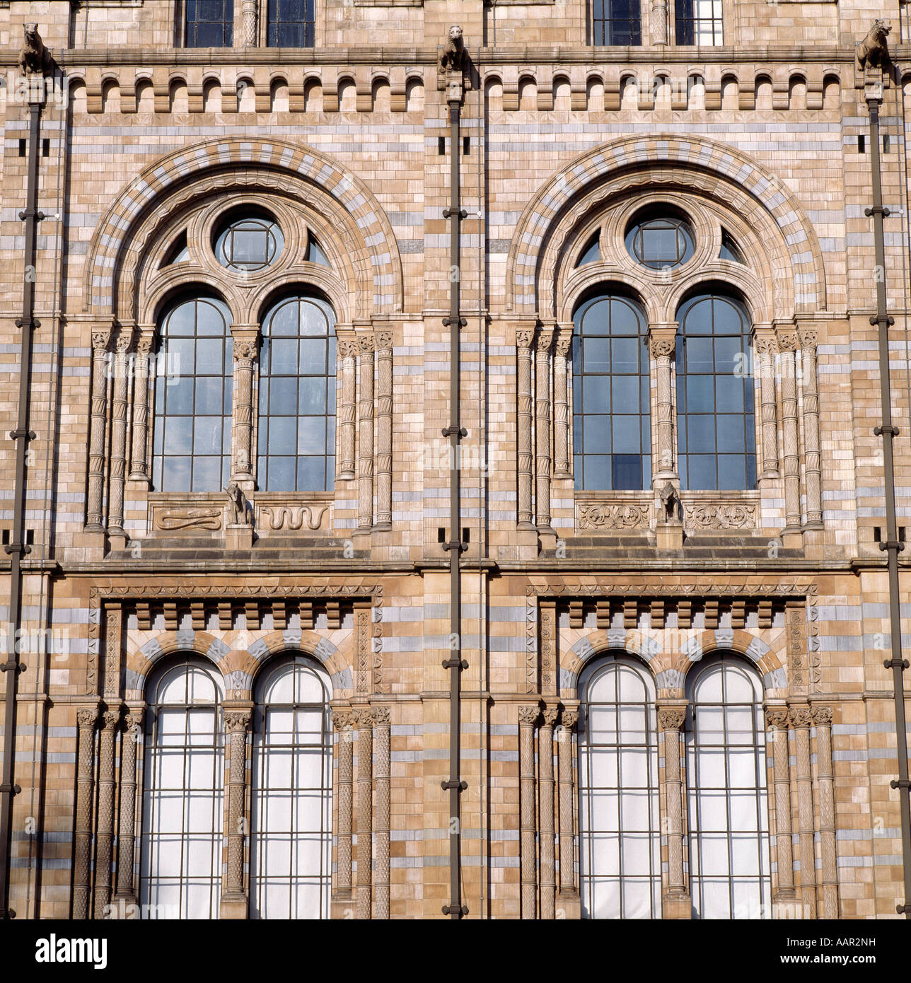 Window london exterior hi-res stock photography and images - Alamy