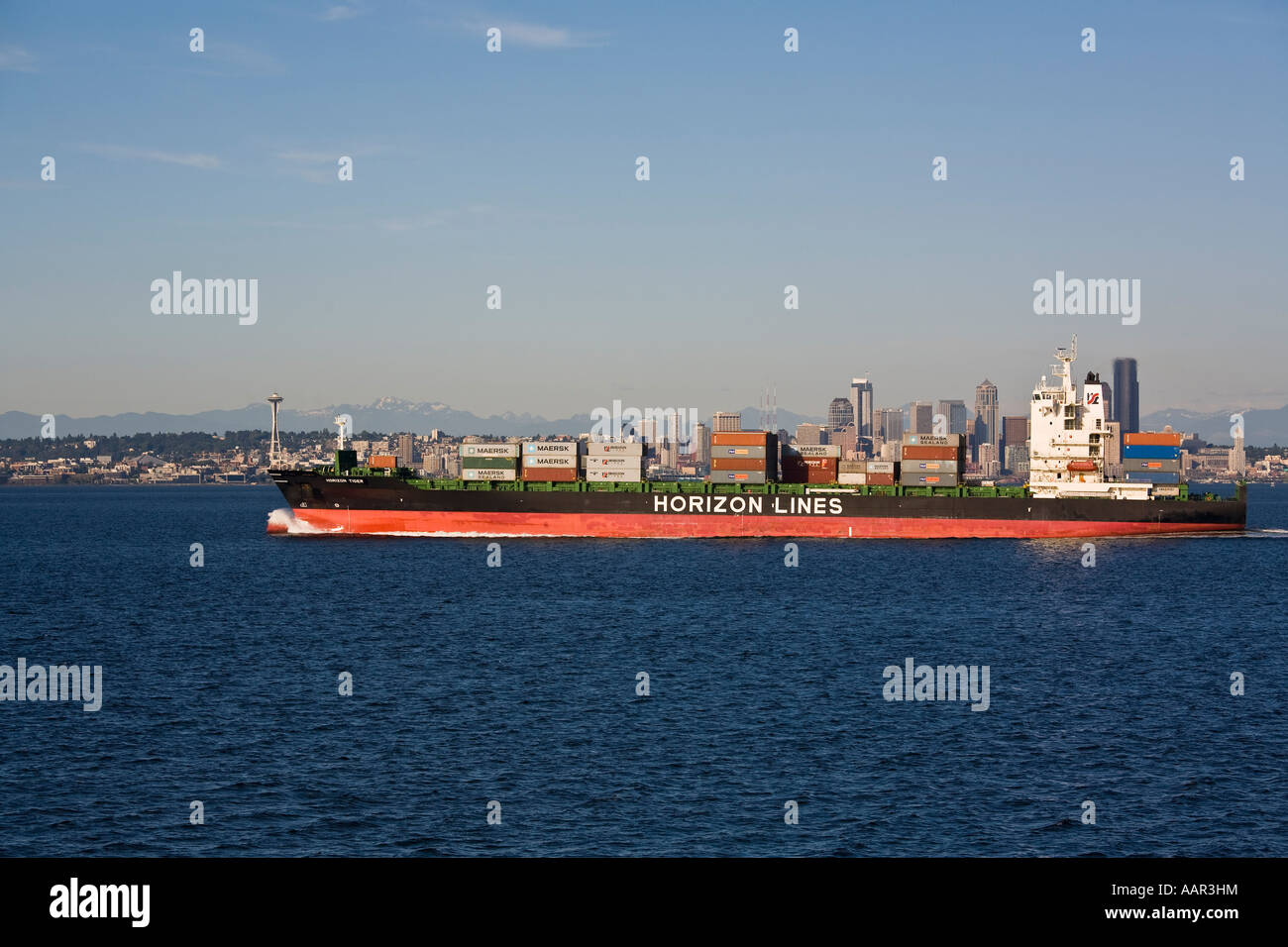Container ship on elliott bay hi-res stock photography and images - Alamy
