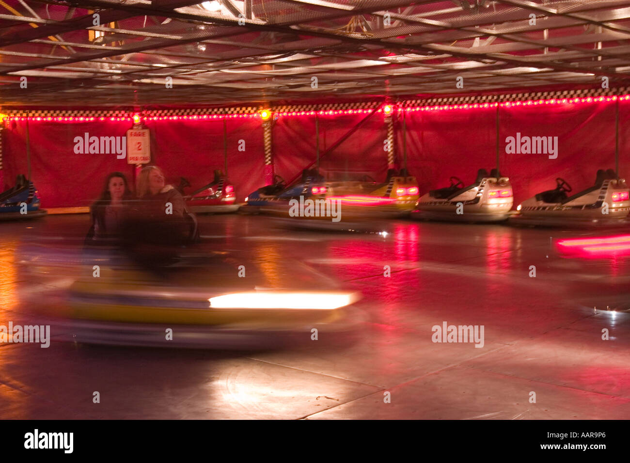 Travelling funfair in Springhead Park Rothwell Leeds Stock Photo - Alamy