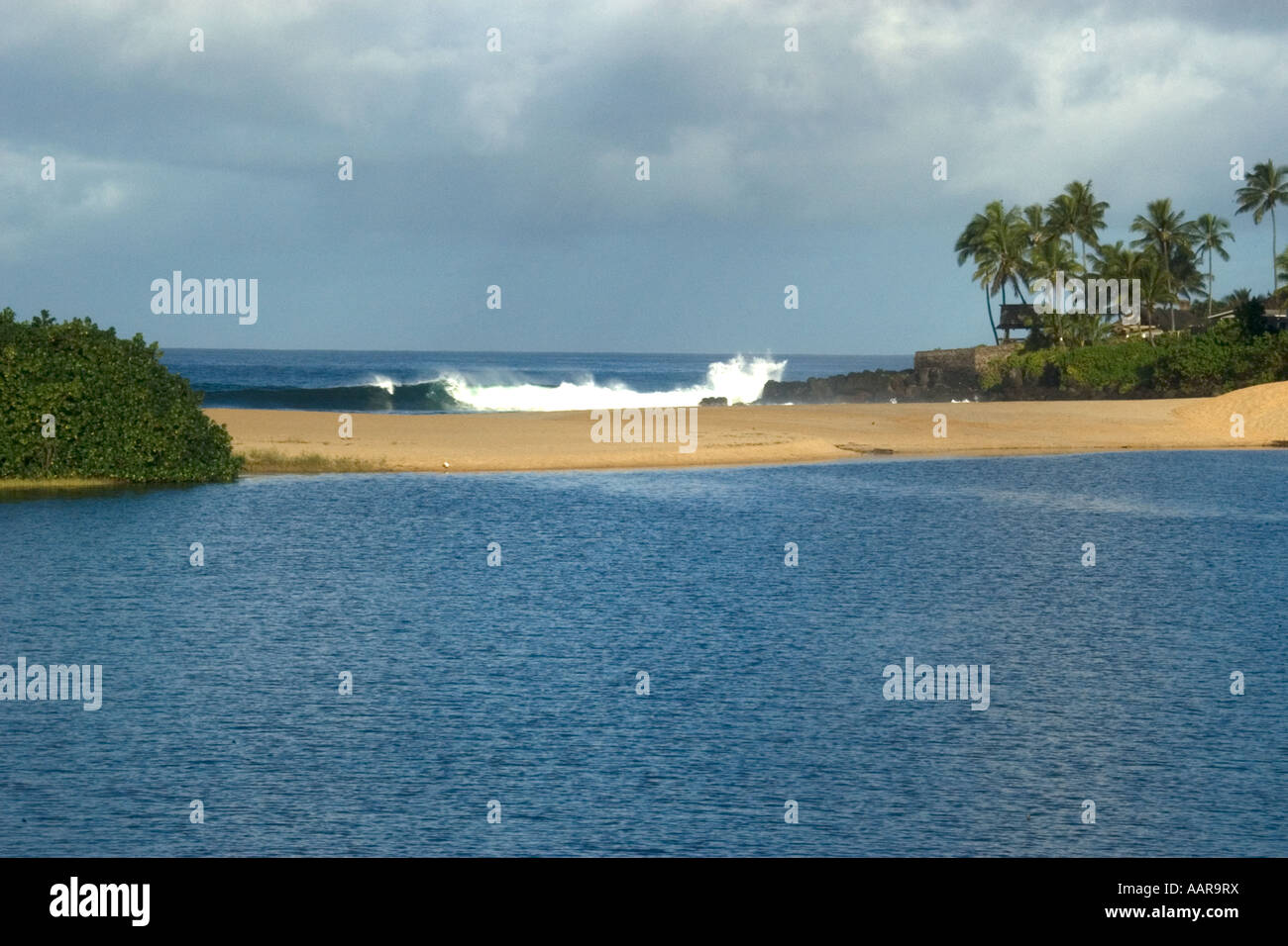 Waves breaking in Waimea Bay Beach Park North shore Oahu Hawaii USA ...