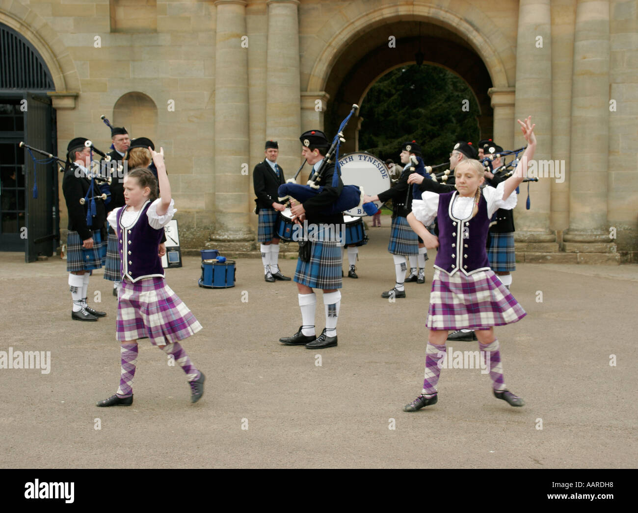 Highland dancers hi-res stock photography and images - Alamy
