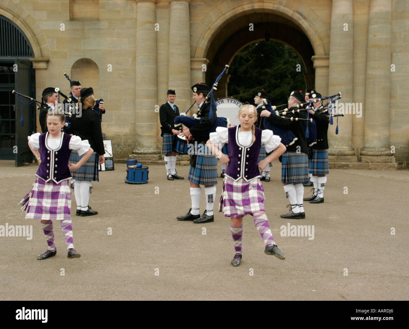 Highland dancers and pipe band Stock Photo - Alamy