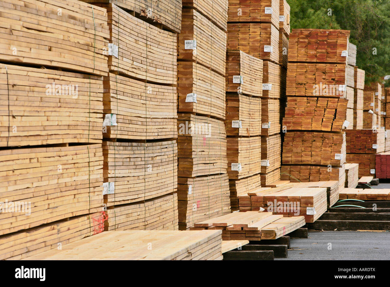 Lumber yard materials hi-res stock photography and images - Alamy