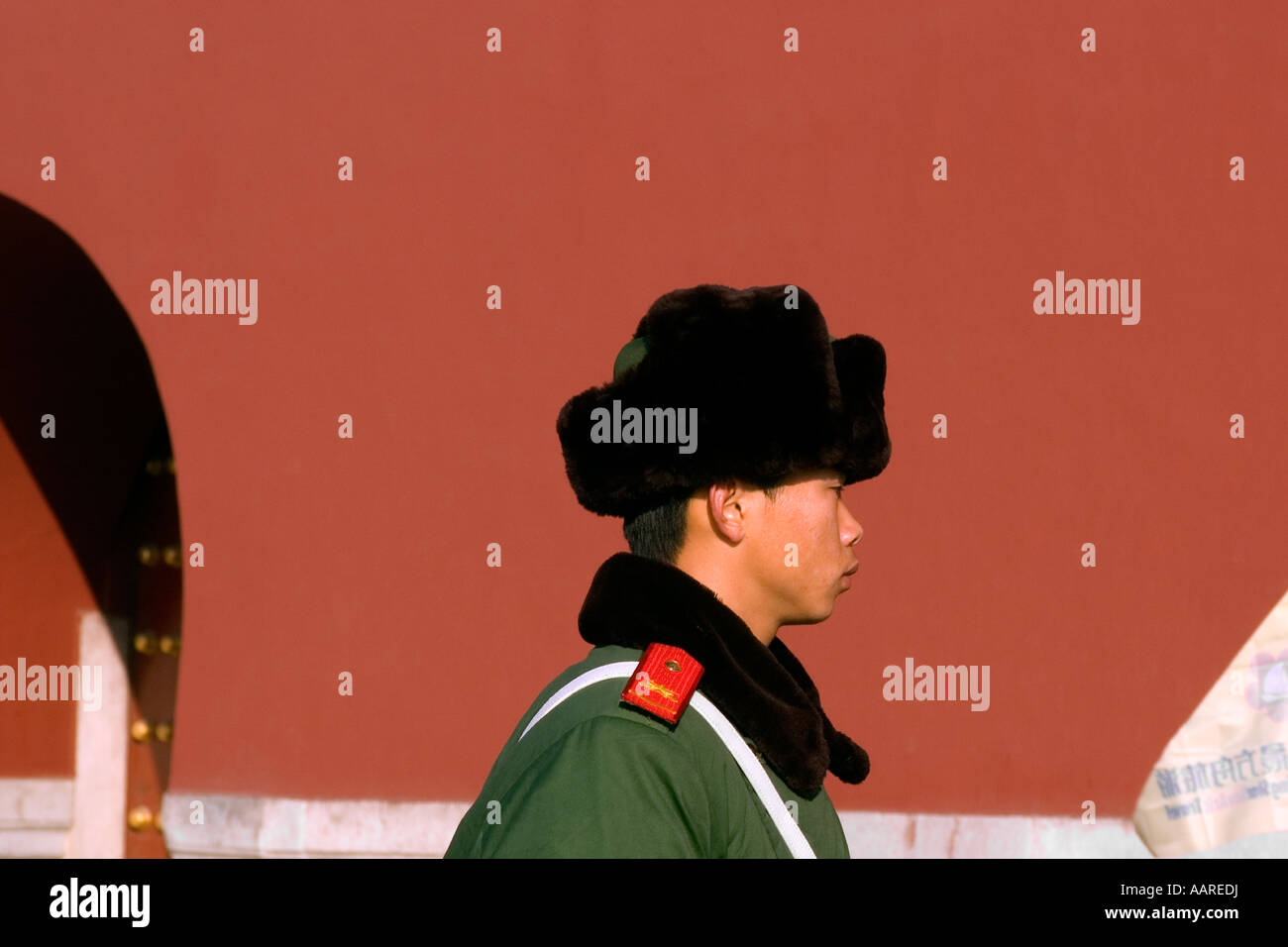 Chinese policeman stands ground near Mao Tse Tung s image overlooking ...