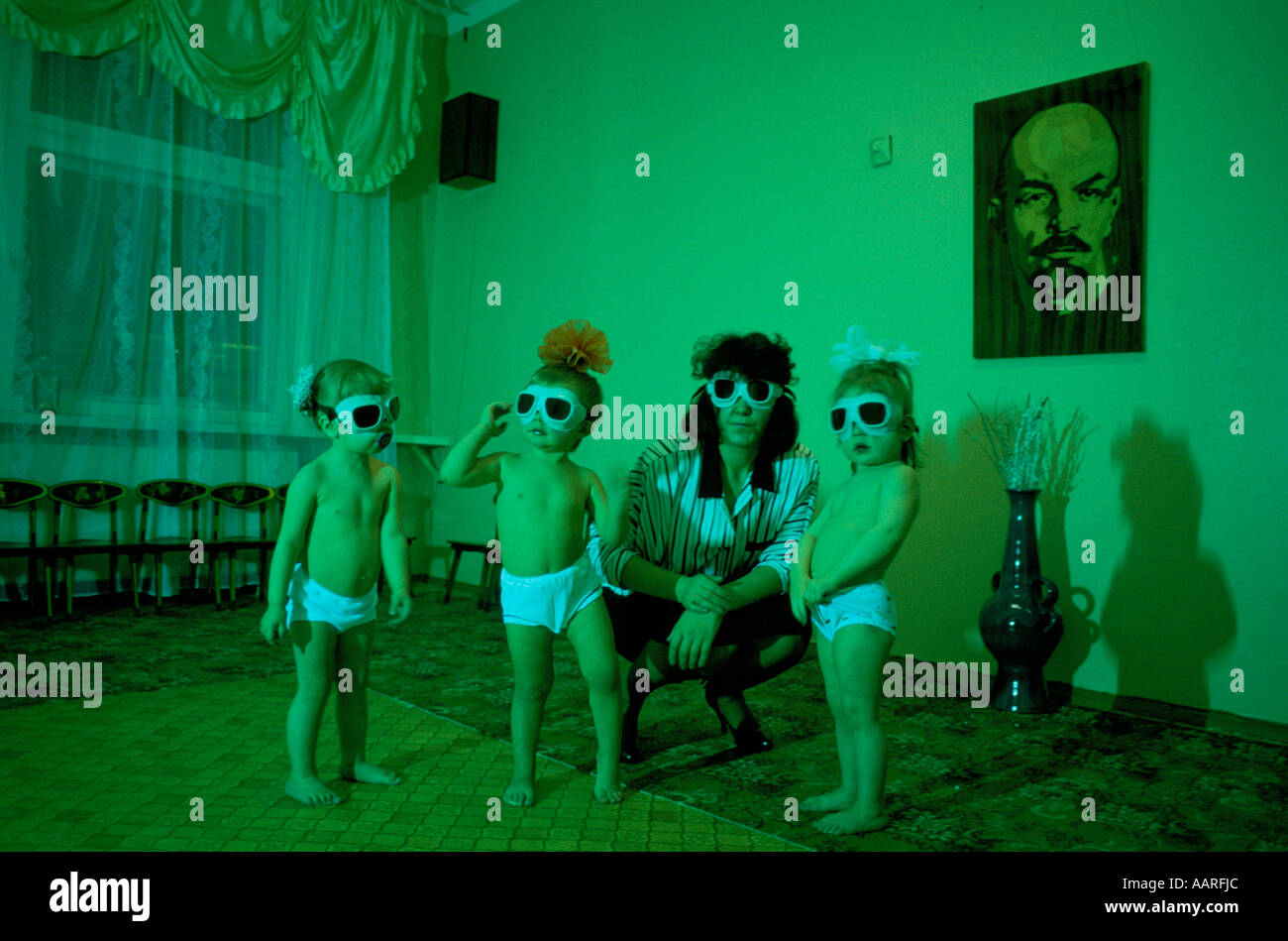 Children sunbathing hi-res stock photography and images - Alamy