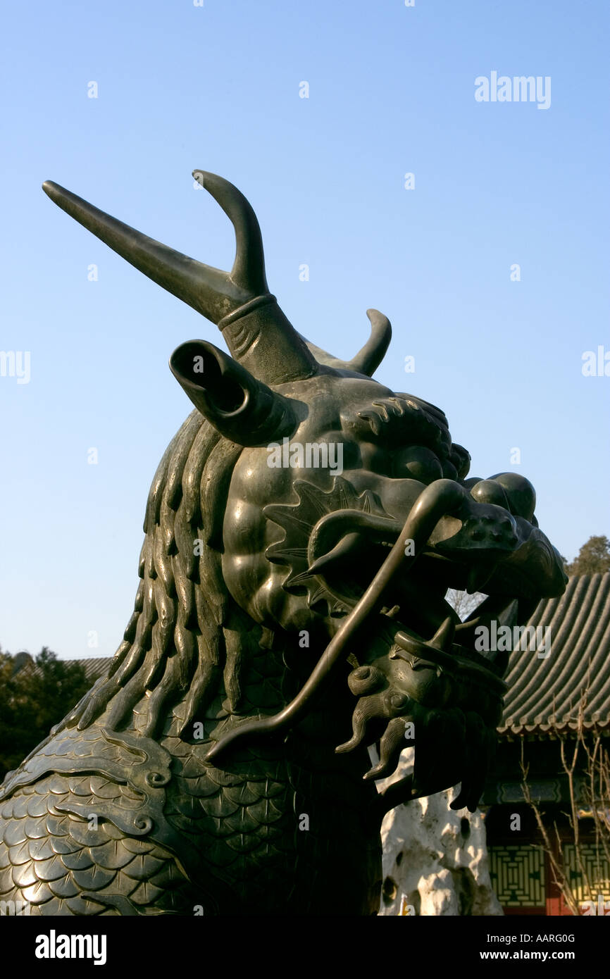 Dragon sculpture protecting the entrance of the Benevolence and ...