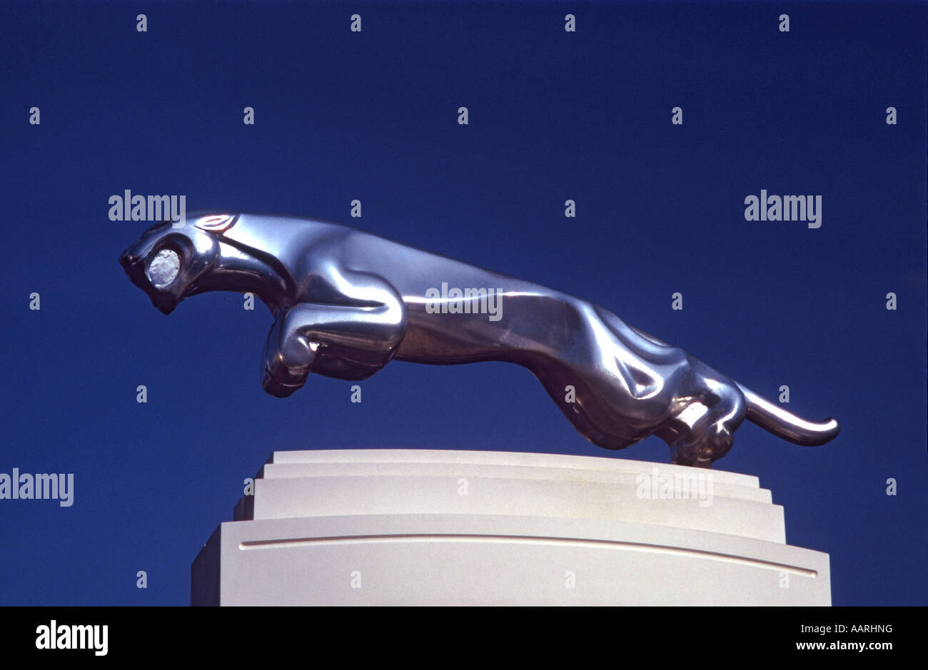 Leaping jaguar logo hi-res stock photography and images - Alamy