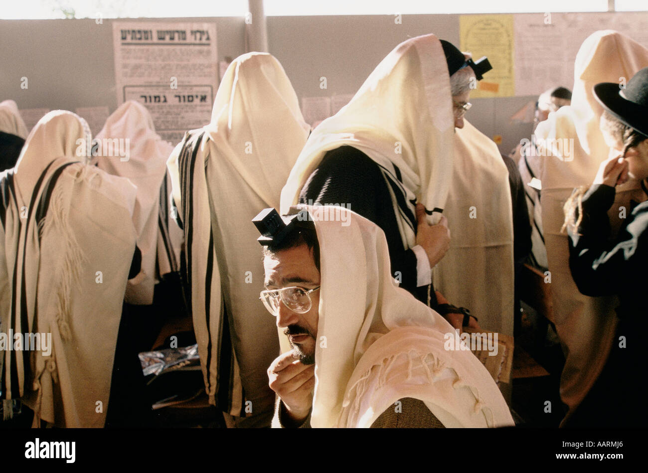 HASIDIM JEWISH NEW YEAR UMAN HASIDIM JEWS PRAY IN THE TEMPORARY PRAYER ...