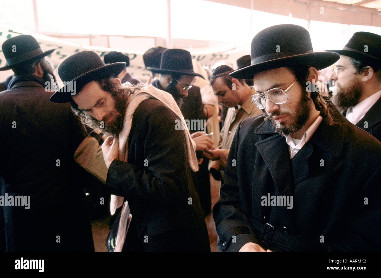 HASIDIM JEWISH NEW YEAR UMAN PRAYER UNDER THE COVER OF THE TEMPORARY ...
