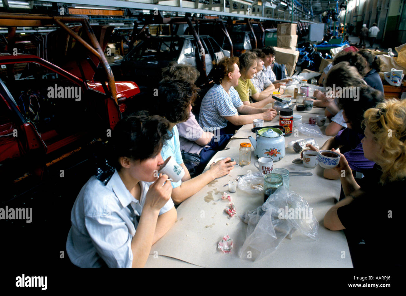 WOMEN ON BREAK AT LADA FACTORY TOGLIATTIGRA MID RUSSIA Stock Photo - Alamy