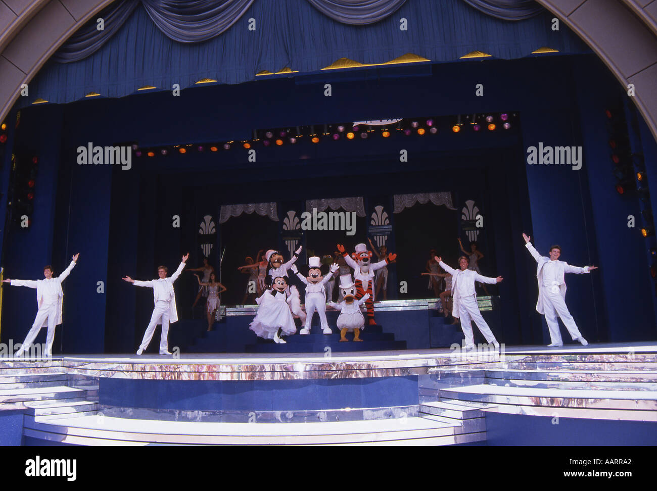Dance routine stage hi-res stock photography and images - Alamy