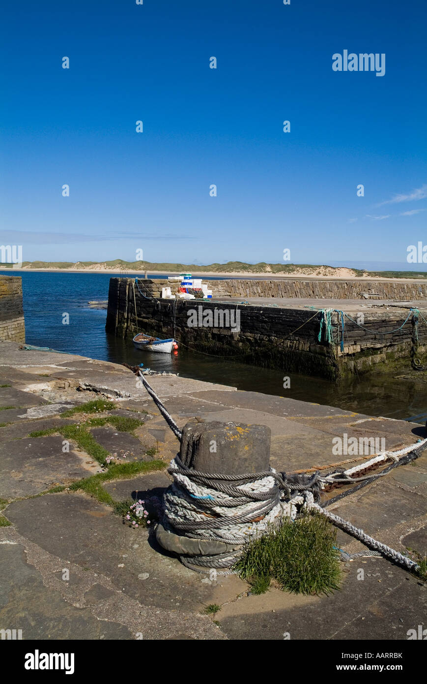 Castletown harbour castletown caithness stone hi-res stock photography ...
