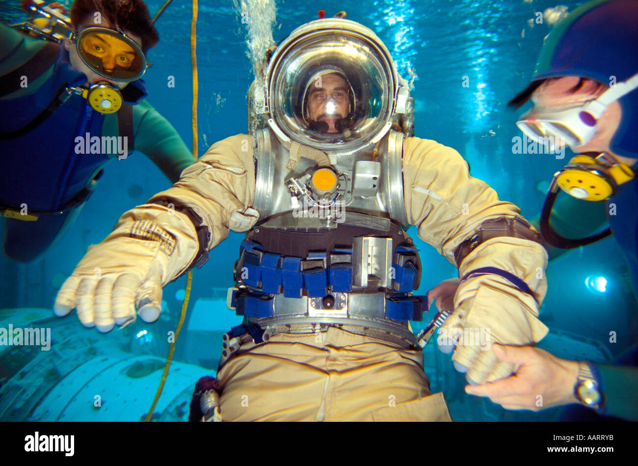 SPACE TRAINING IN RUSSIA UNDERWATER HYDROLAB TRAINING CENTRE IN STAR ...