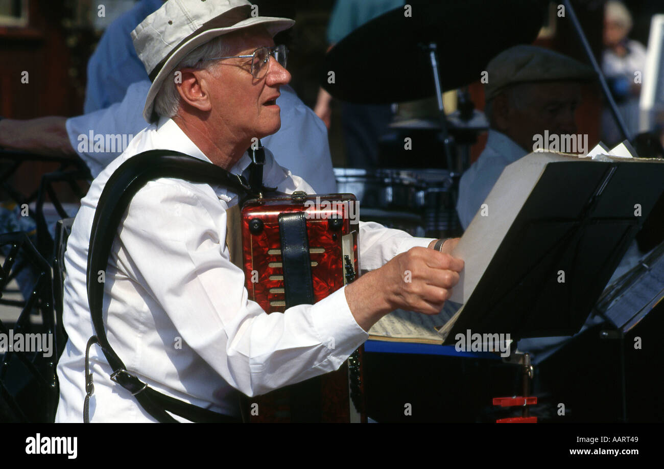 Old man playing piano hi-res stock photography and images - Alamy