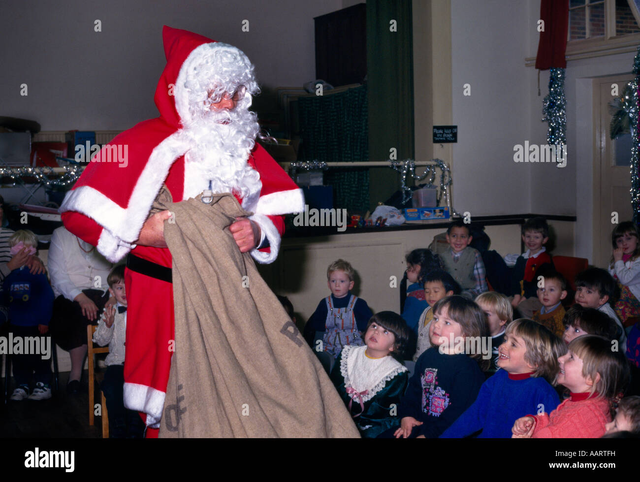 Father christmas santa lesson hi-res stock photography and images - Alamy