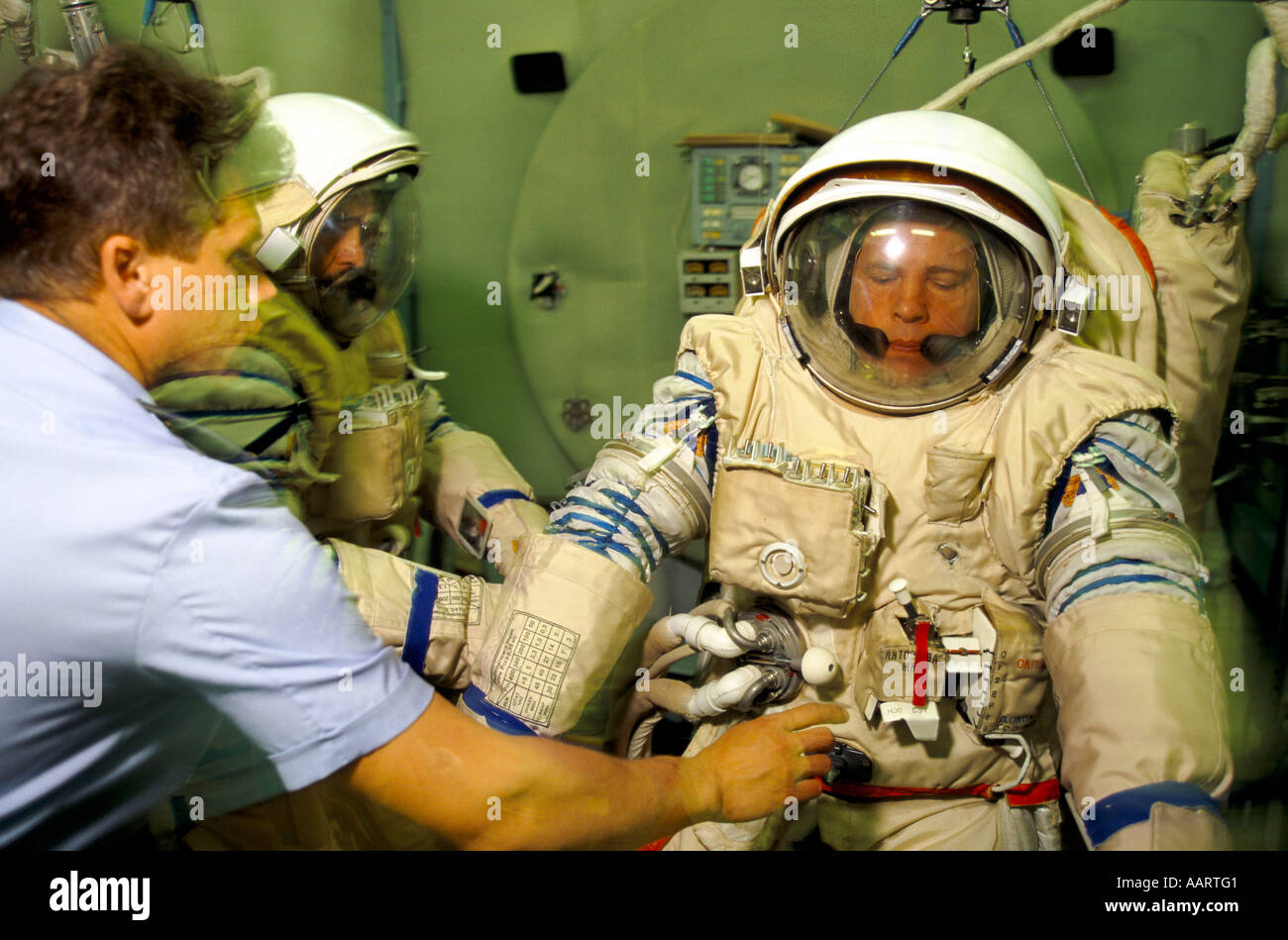 SPACE TRAINING IN RUSSIA PREPARING FOR UNDERWATER SPACE TRAINING AT ...