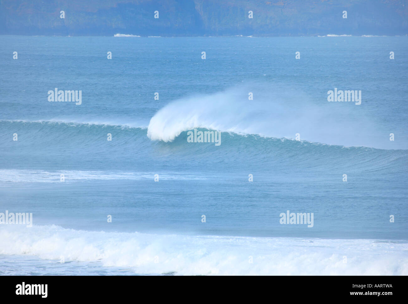 Wave breaking on the coast. Surf breaking against Woolacombe north ...