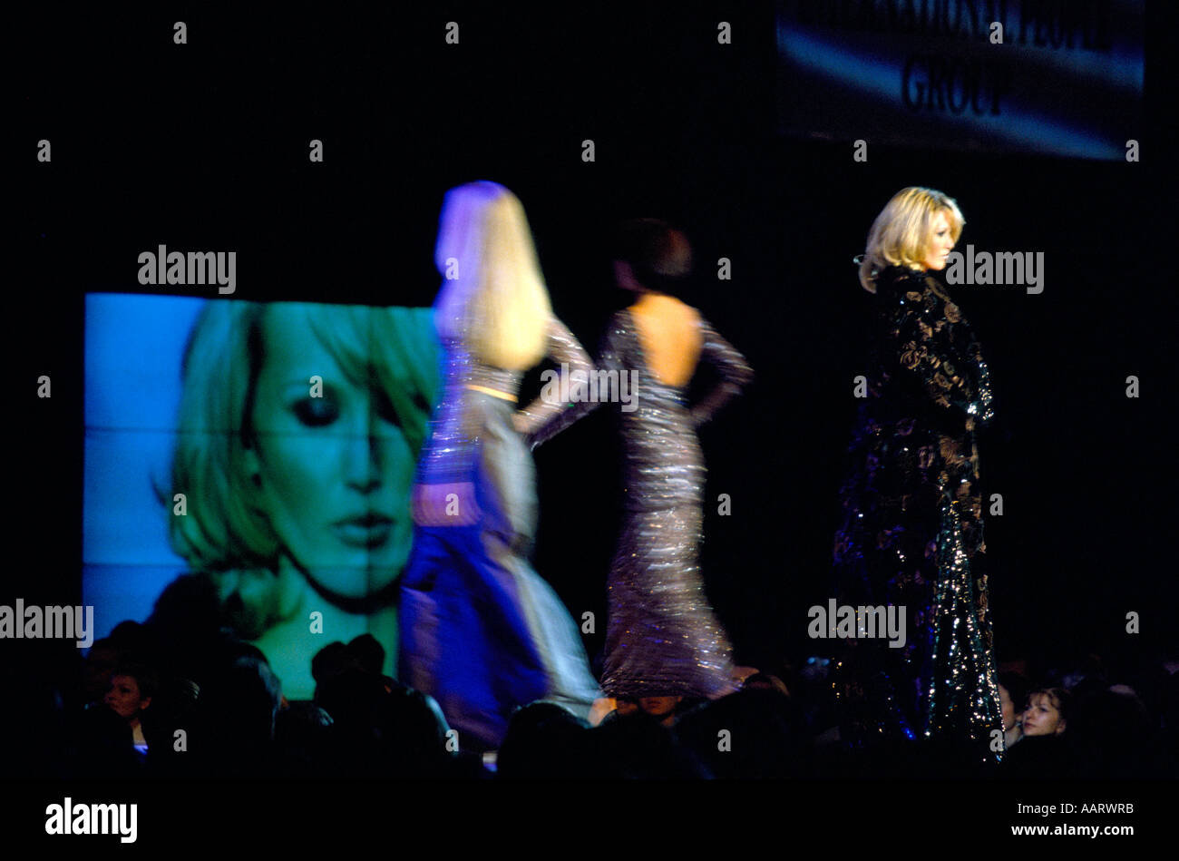 MOSCOW ART SCENE NIGHTLIFE MODELS ON THE CATWALK AT MOSCOW FASHION WEEK ...