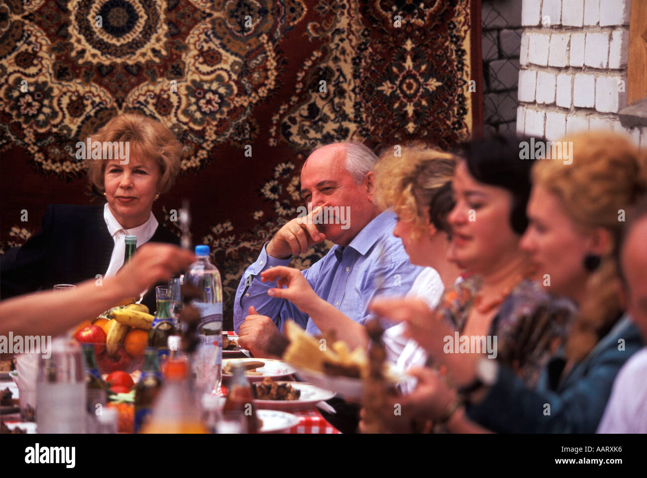 MIKHAIL GORBACHEV WITH HIS WIFE IN VOLVOGRAD 1996 Stock Photo - Alamy