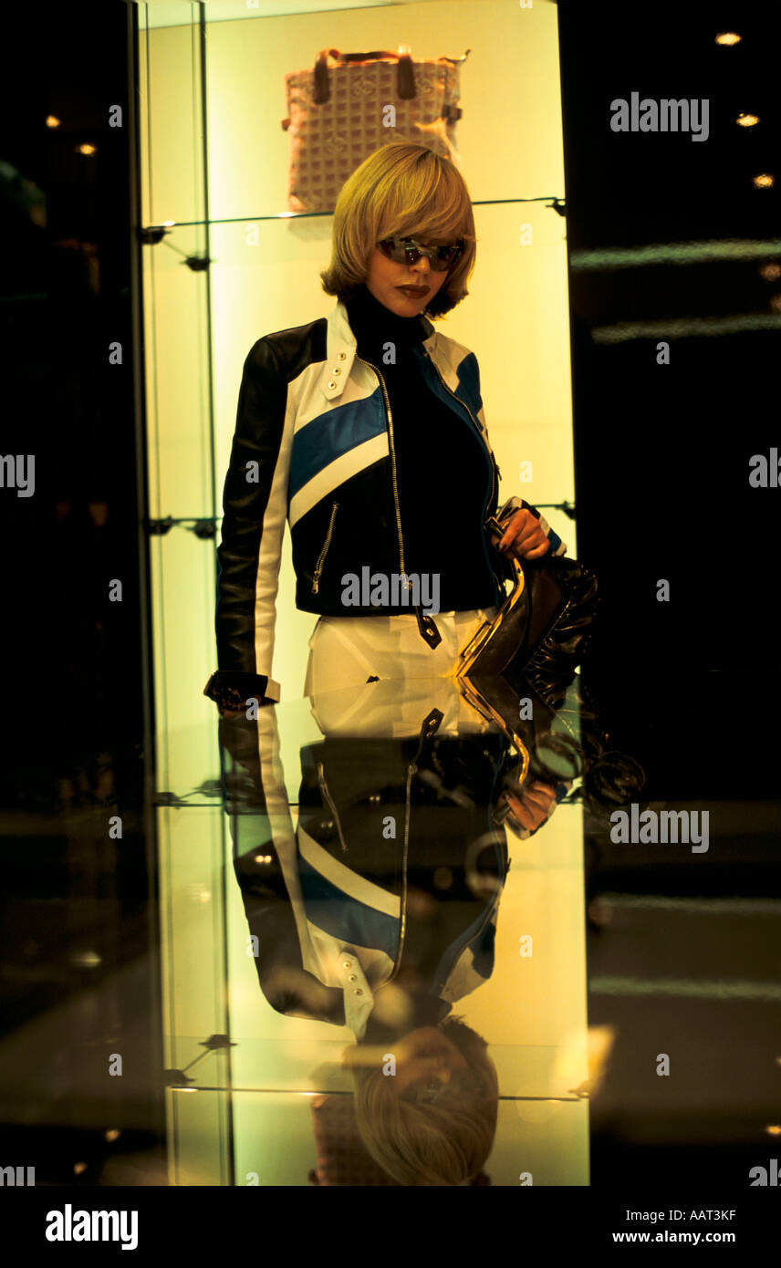 RICHE CLASS OF RUSSIA MOSCOW WOMAN EYES THE MERCHANDISE IN ONE OF ...