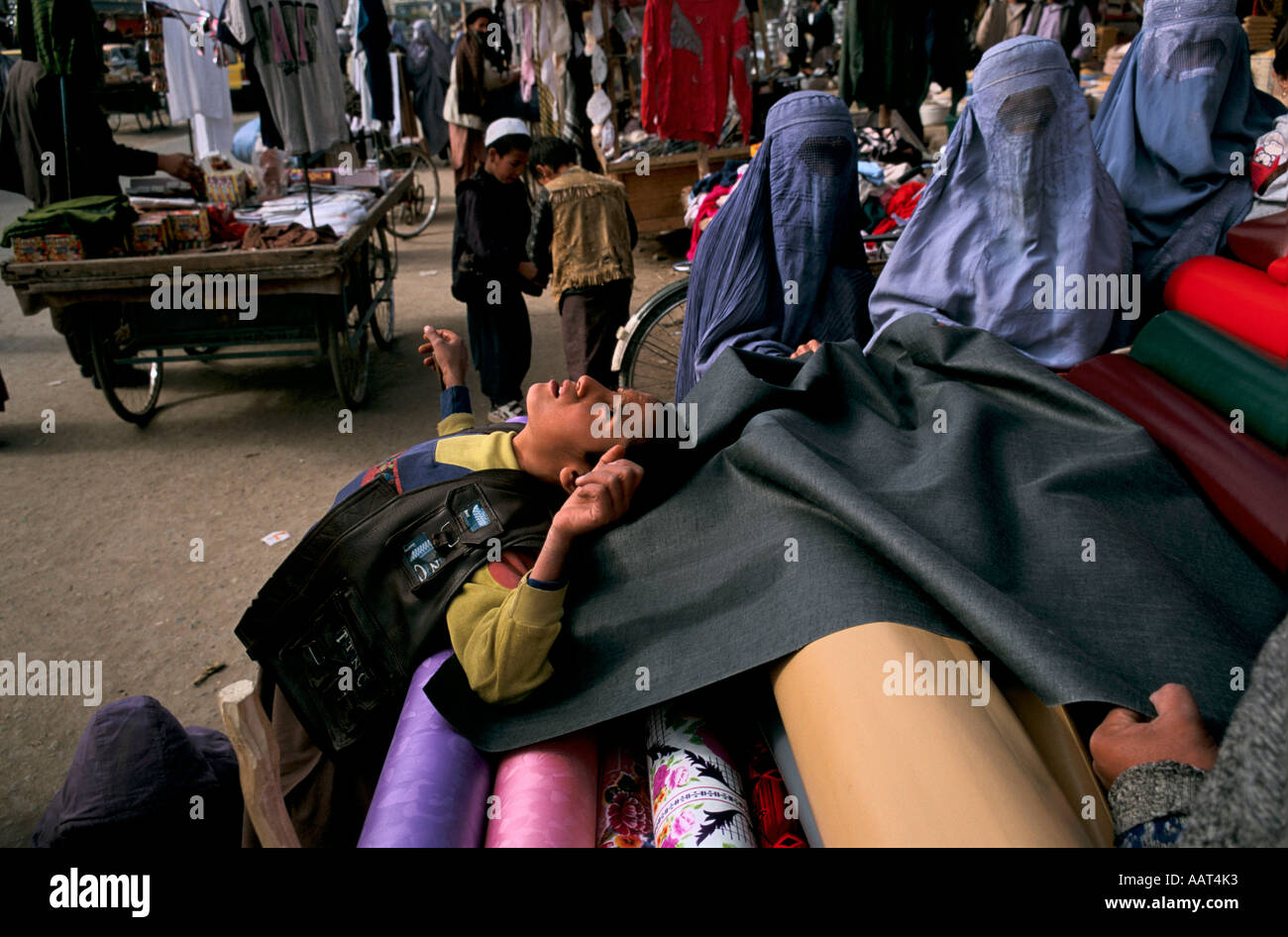 REBIRTH OF A NATION CENTRAL BAZAAR IN KABUL WOMEN STILL WEAR BURQAS BUT THEY CAN NOW WALK ...
